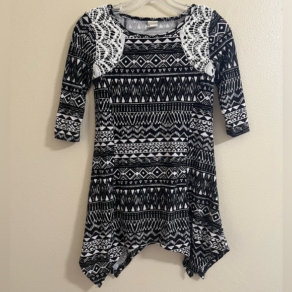 Mudd | Dresses | 35 Mudd Aztec Asymmetrical Long Sleeve Black White ...